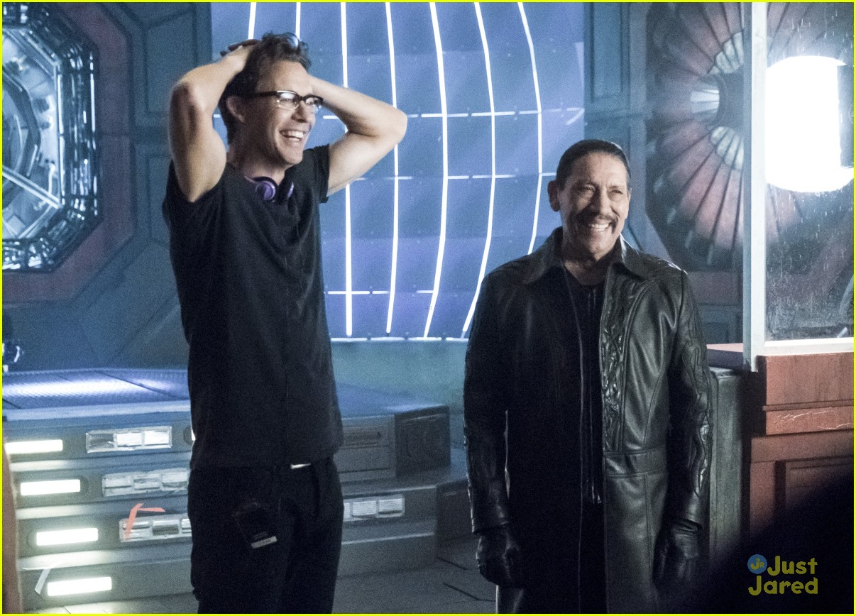 Cisco Meets Gypsy's Dad on 'The Flash' Tonight & It Does Not Go Well ... Cisco Meets Gypsy's Dad on 'The Flash' Tonight & It Does Not Go Well ...