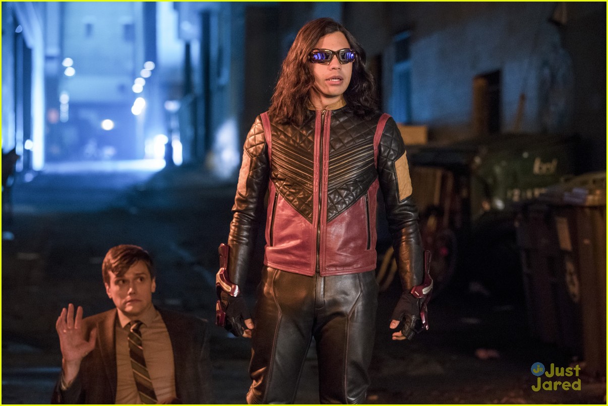 Cisco Meets Gypsy's Dad on 'The Flash' Tonight & It Does Not Go Well ... Cisco Meets Gypsy's Dad on 'The Flash' Tonight & It Does Not Go Well ...