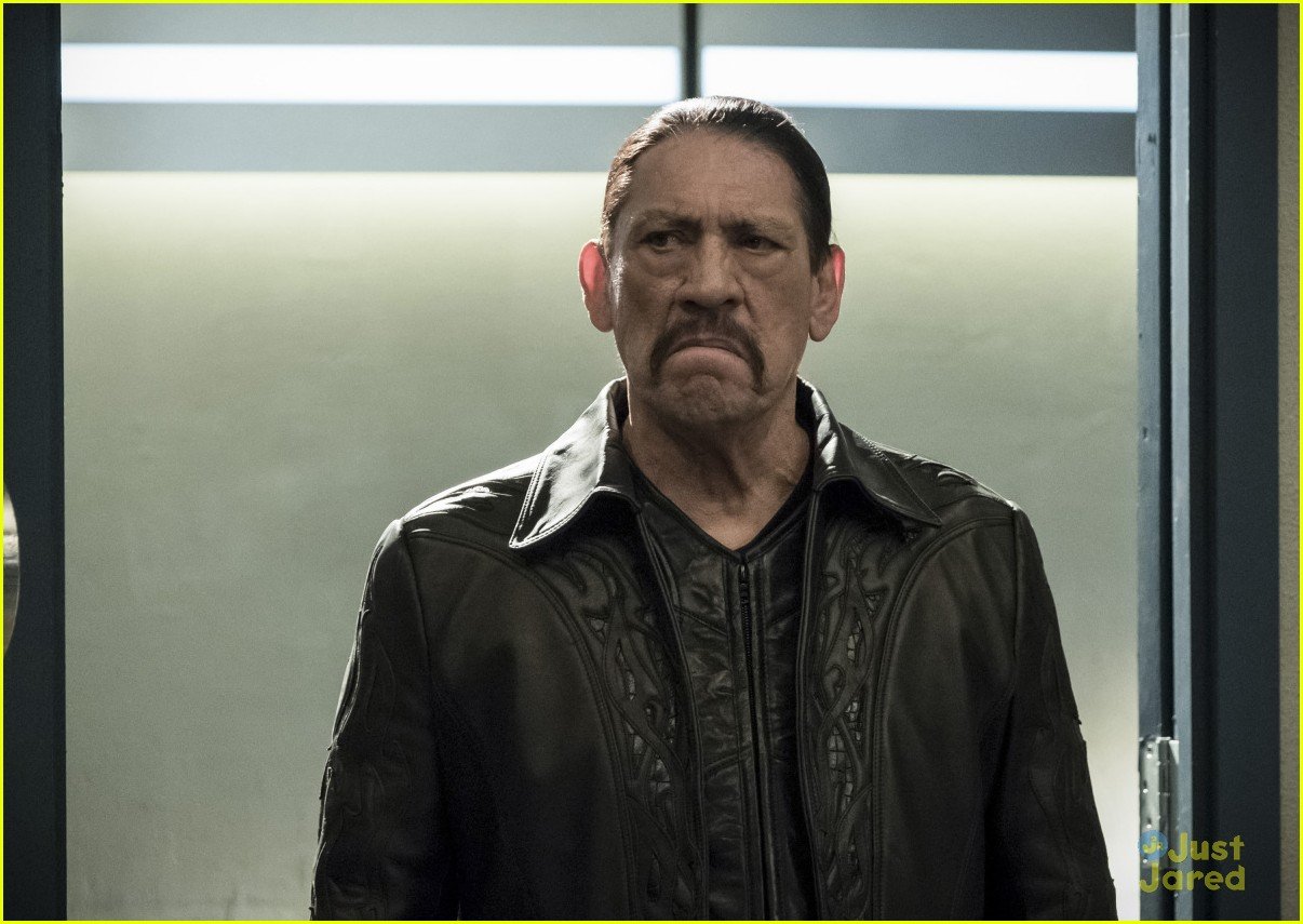 Cisco Meets Gypsy's Dad on 'The Flash' Tonight & It Does Not Go Well ...