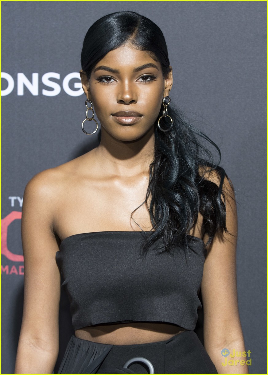 Full Sized Photo of hannah stocking lauren riihimaki nia sioux boo2 ...