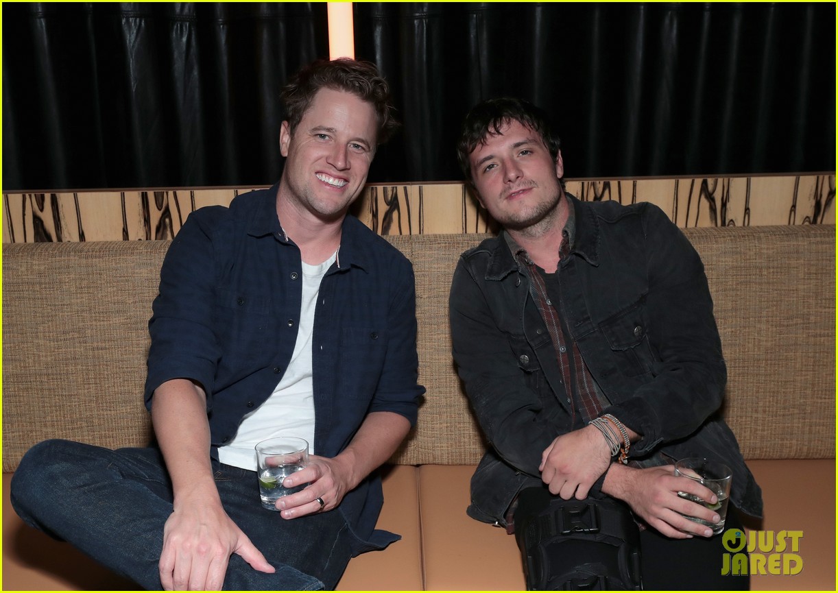 Josh Hutcherson, Tyler Posey & More Attend Hulu's New York Comic Con ...