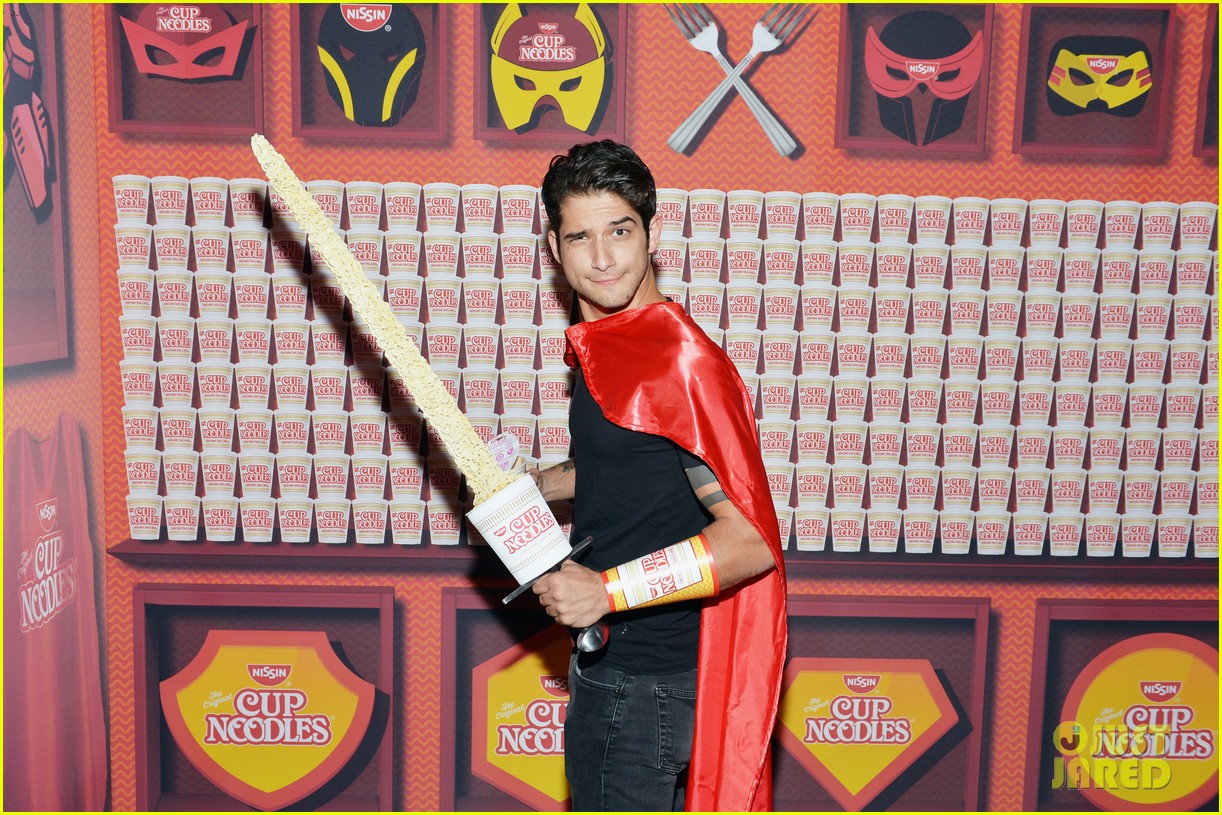 Josh Hutcherson, Tyler Posey & More Attend Hulu's New York Comic Con ...