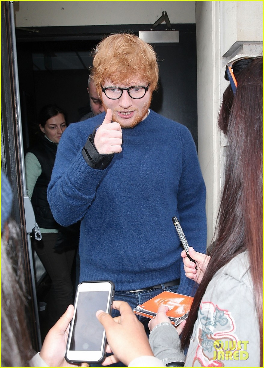 Full Sized Photo Of Ed Sheeran Gives Thumbs Up To Waiting Fans 03 Ed