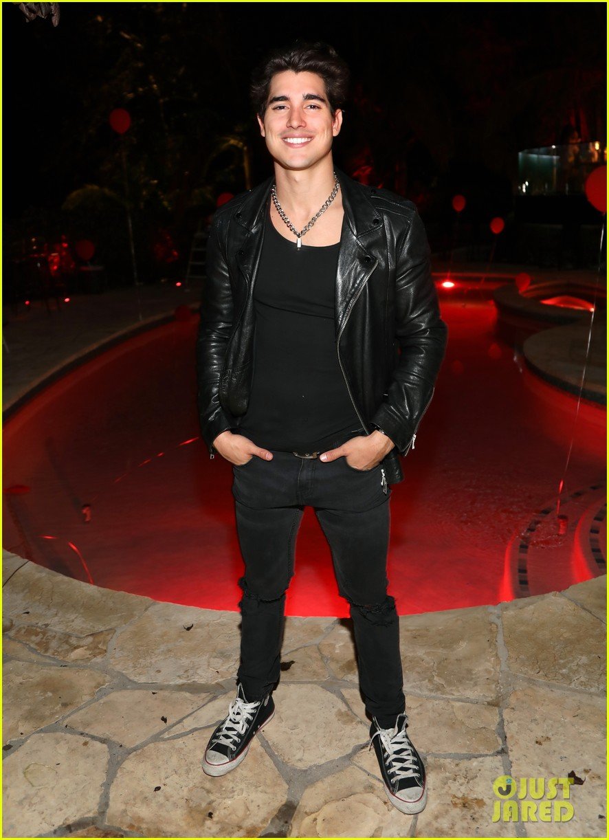 Gregg Sulkin Is Dashing In His Tux for Just Jared's Halloween Party ...
