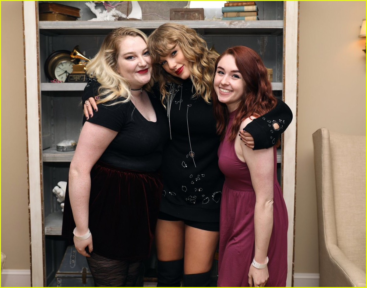 Taylor Swift Wears Snake Ring to Secret Session in Rhode Island (Photos ...