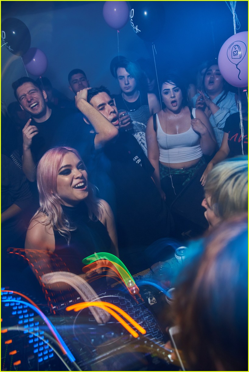 Hey Violet Take the Stage For Surprise DJ Set at Emo Nite! | Photo ...