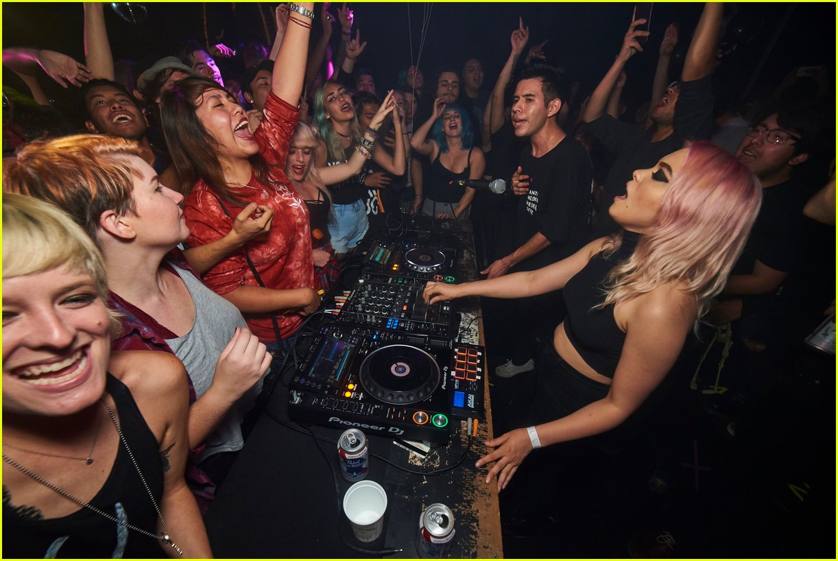 Full Sized Photo of hey violet emo nite dj 10 | Hey Violet Take the ...