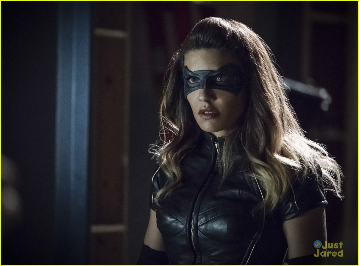 Deathstroke Returns & Enlists Oliver's Help To Find His Son on 'Arrow ...