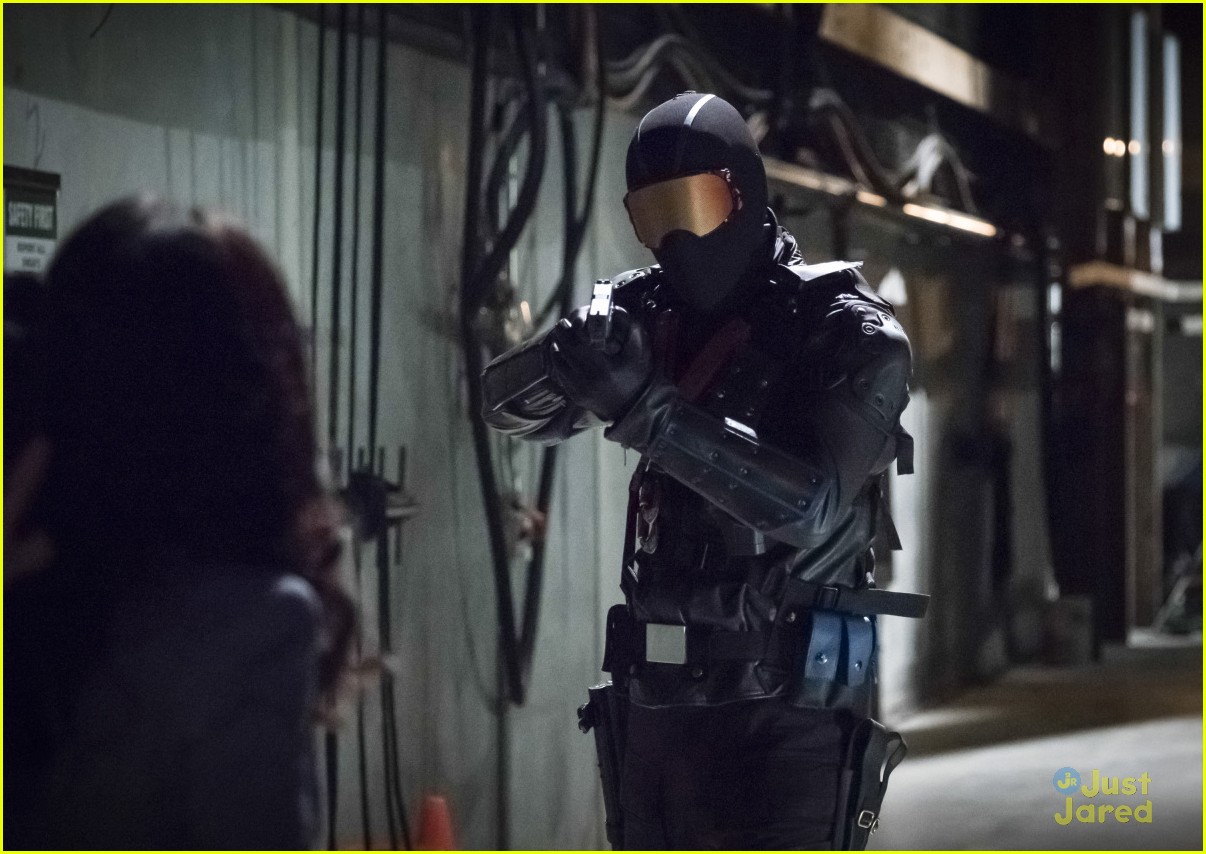 Deathstroke Returns & Enlists Oliver's Help To Find His Son on 'Arrow ...