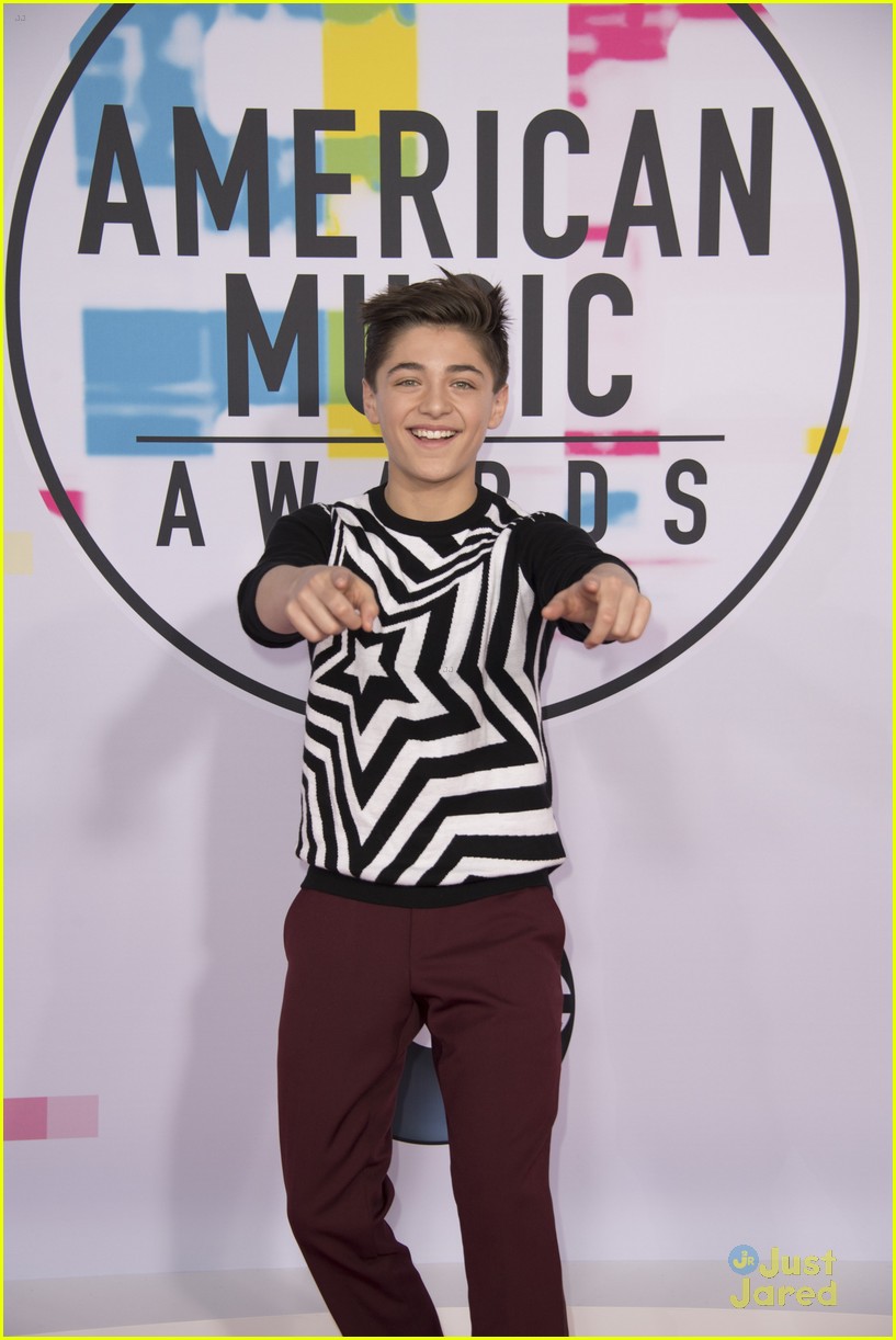 Asher Angel Joins Forever In Your Mind at AMAs 2017 | Photo 1123781 ...