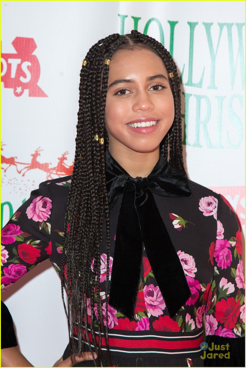 Breanna Yde Performs at Hollywood Christmas Parade 2017 | Photo 1124824 ...