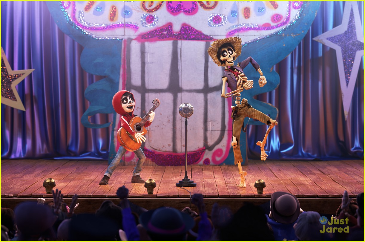 Miguel Plays His Heart Out at Battle of the Bands in 'Coco' - Watch All ...
