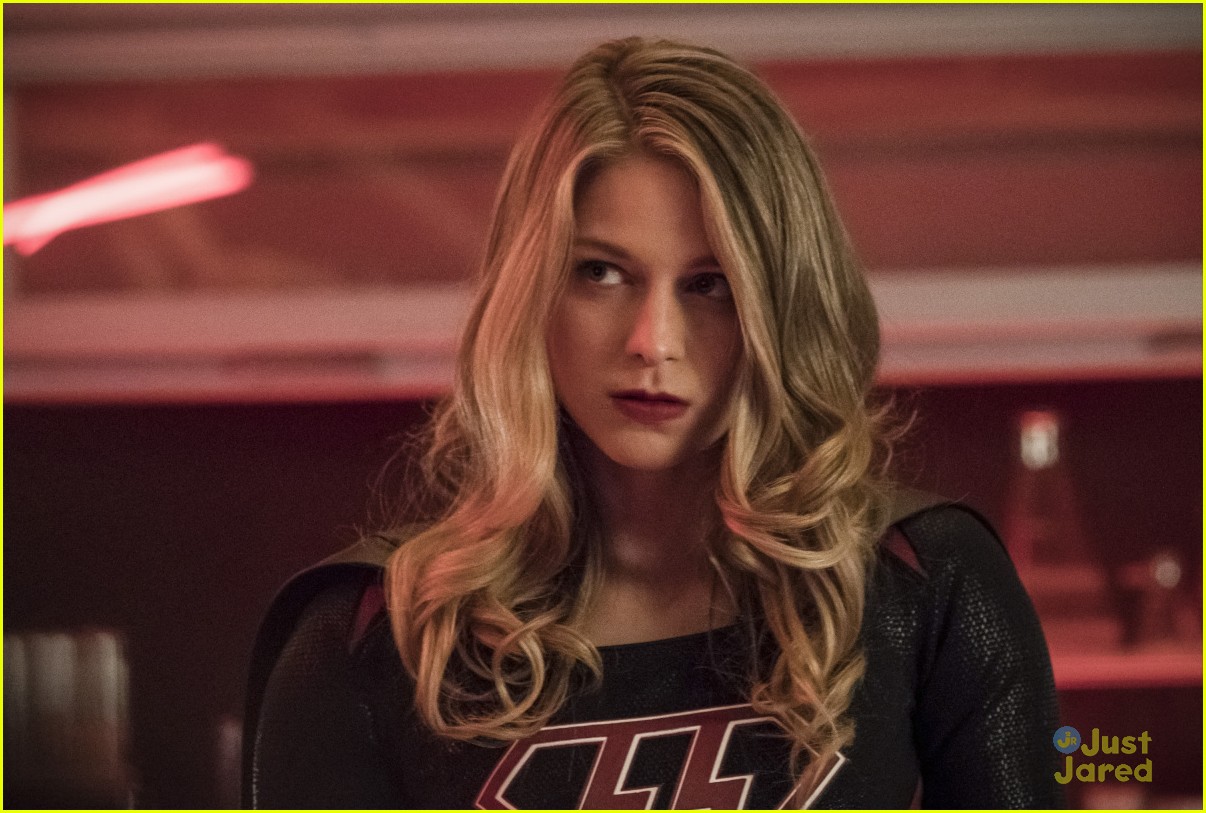 Full Sized Photo of flash crisis part3 stills 13 | Iris & Felicity Get ...