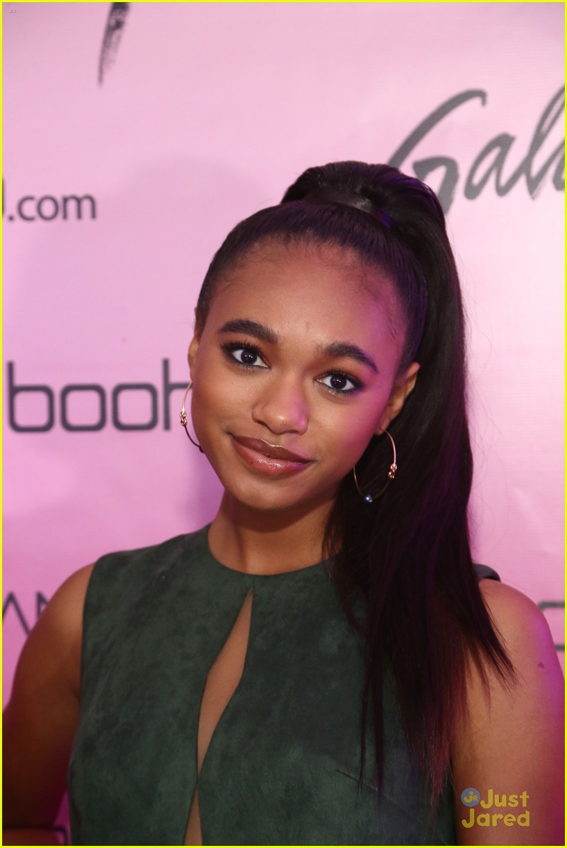 DeVore Ledridge Wears Glitter Under Her Eyes at Boohoo's LA Pop-up ...