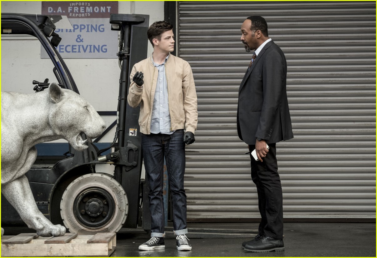 The Flash's Elongated Man Gets A Suit That Will Remind You of The ...