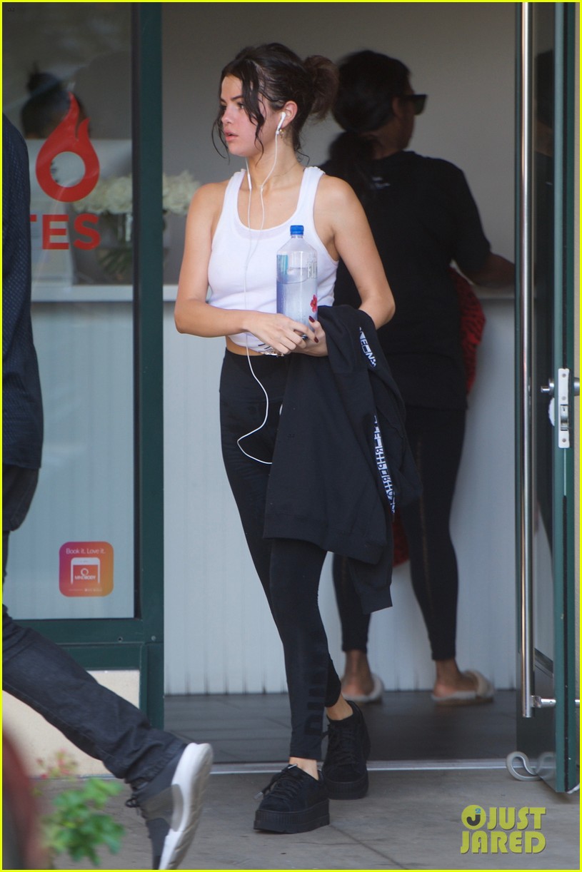 Selena Gomez Kicks Off Her Weekend With a Hot Yoga Class | Photo ...