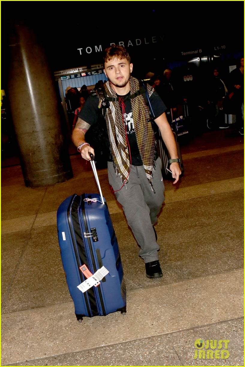 Prince Jackson Touches Down at LAX Weeks After Motorcycle Accident ...
