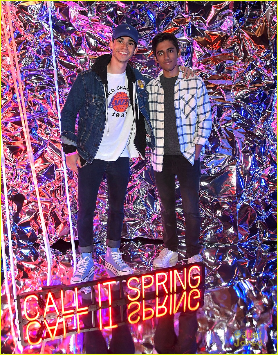 Jordyn Jones & Boyfriend Brandon Westenberg Show Lakers Pride at Call ...