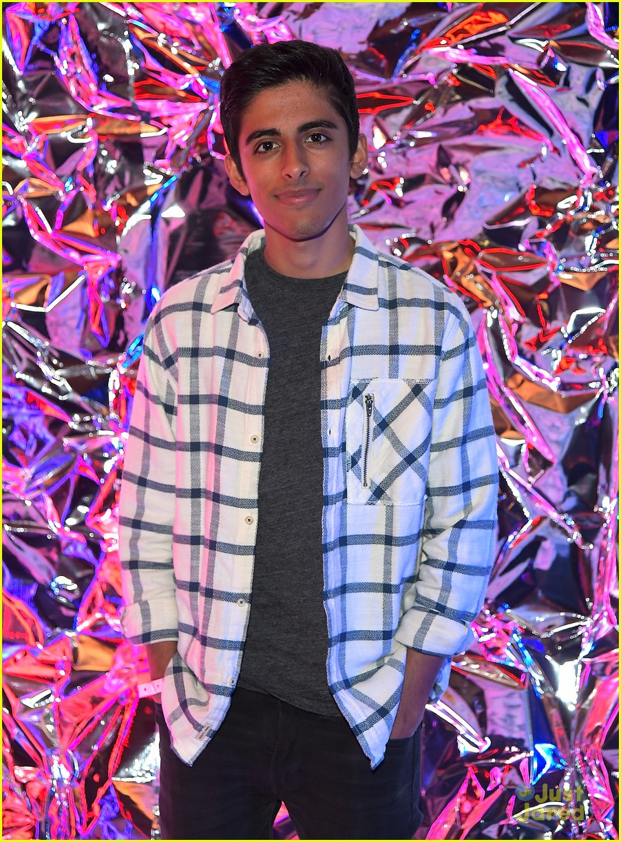 Jordyn Jones & Boyfriend Brandon Westenberg Show Lakers Pride at Call ...