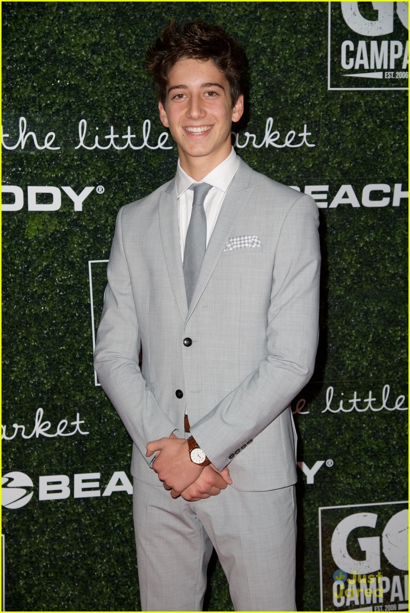 Lily Collins Masters The 'No Makeup' Makeup Look for GO Gala 2017 ...