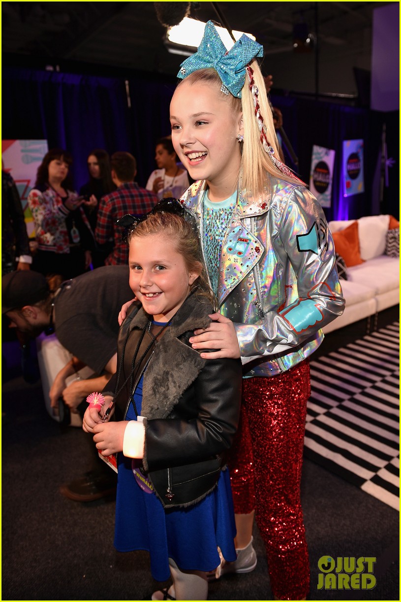Jojo Siwa is All About the Sequins at the Nickelodeon Halo Awards 2017 ...