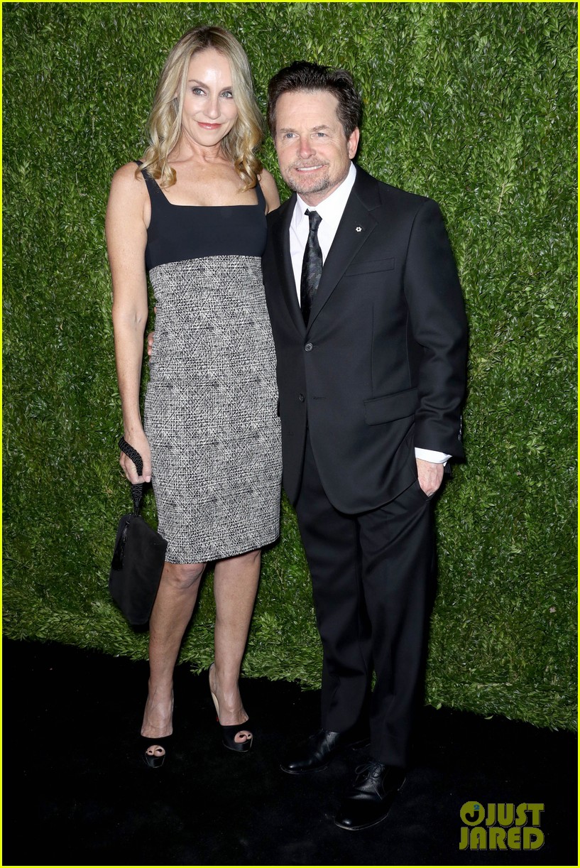 Kristen Stewart & Phoebe Tonkin Look Chic in Chanel at MoMA Event ...