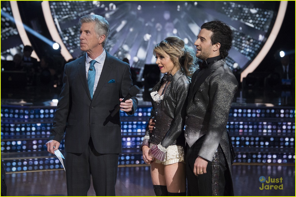 Lindsey Stirling Sends Congrats To All The DWTS Finalists Ahead of ...