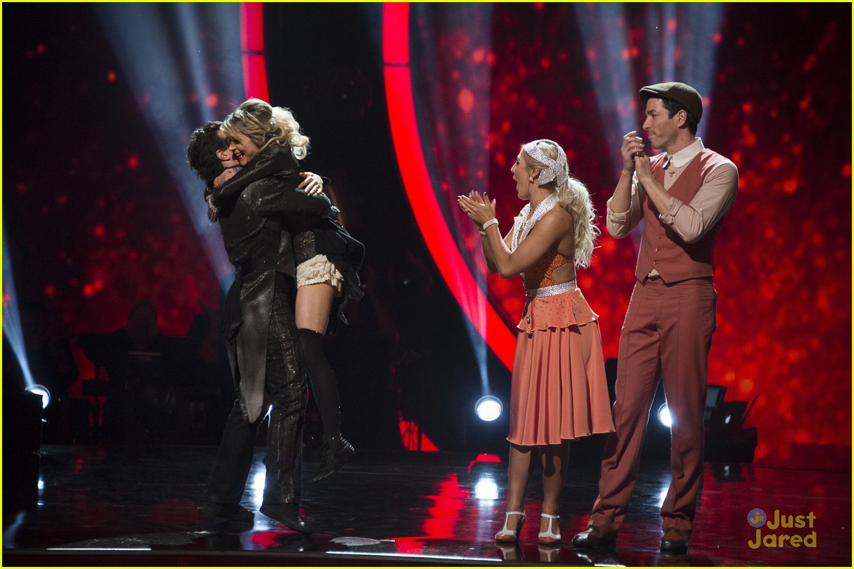 Lindsey Stirling Sends Congrats To All The DWTS Finalists Ahead of ...