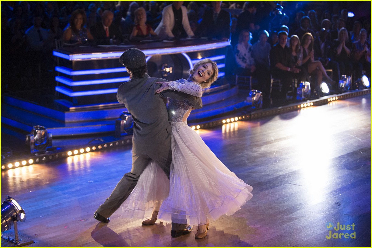 Lindsey Stirling Sends Congrats To All The DWTS Finalists Ahead of ...