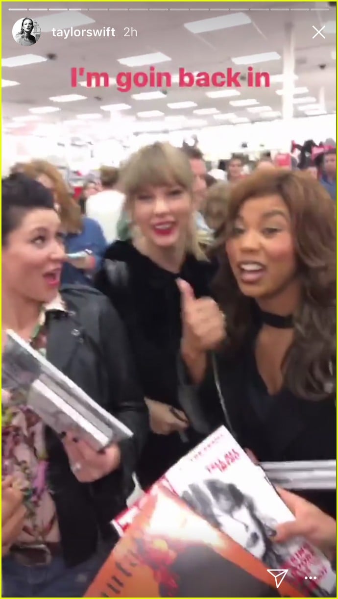 Full Sized Photo of taylor swift surprises fans buying album in target ... Full Sized Photo of taylor swift surprises fans buying album in target ...