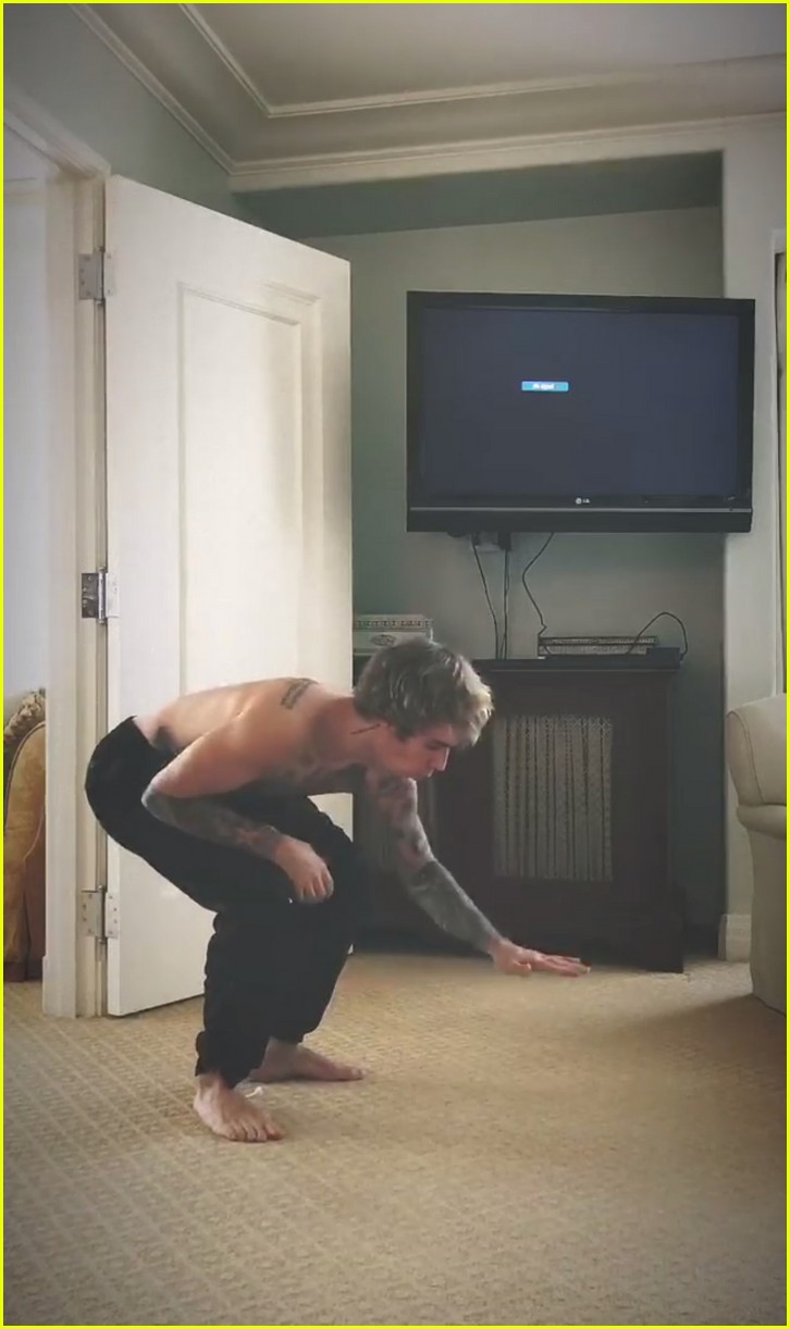 Shirtless Justin Bieber Tackles Invisible Box Challenge - Watch ...