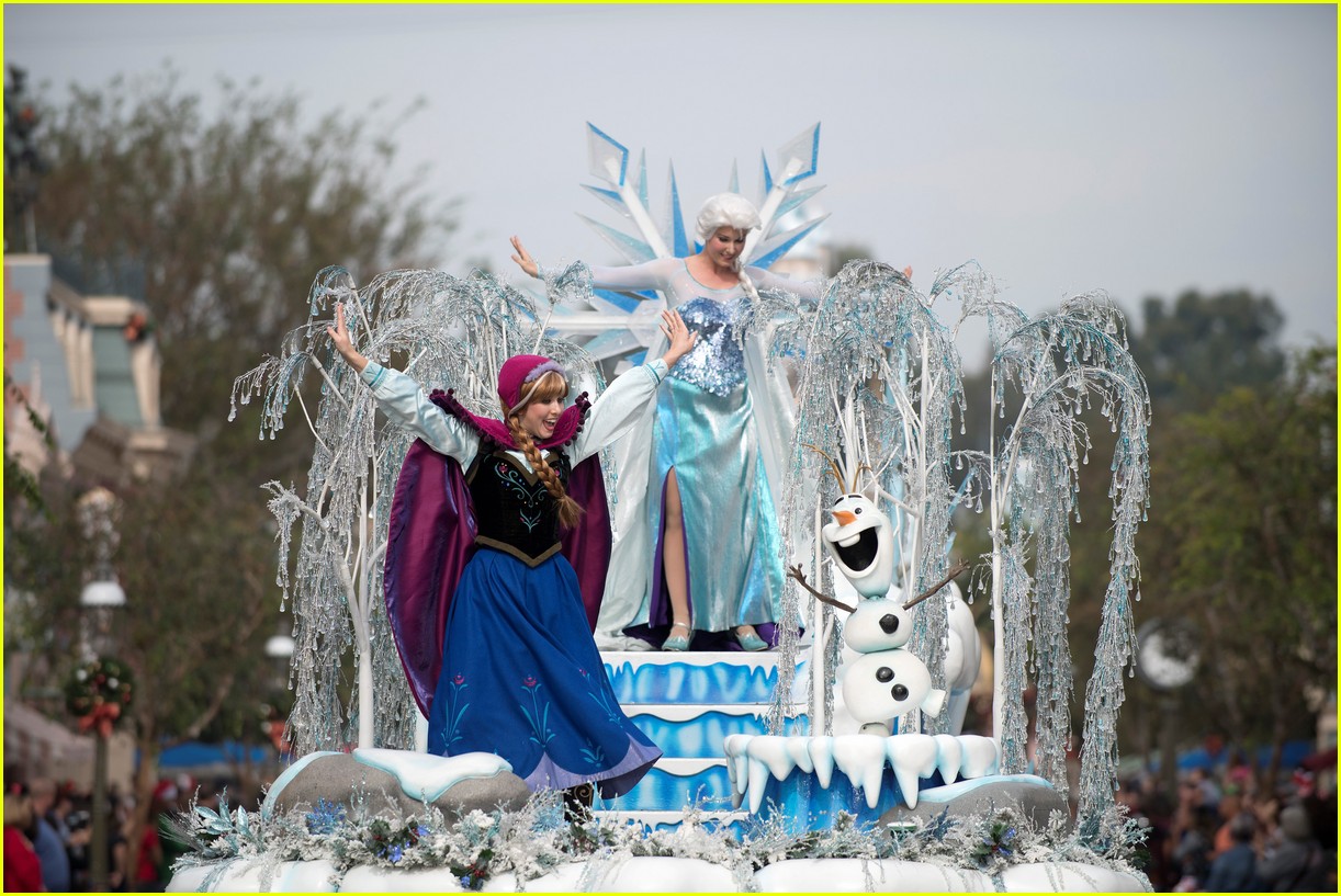 Everything to Know About Disney's Christmas Special! | Photo 1129770 ...
