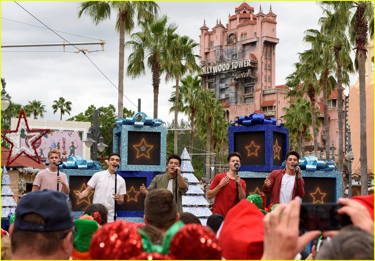 Everything to Know About Disney's Christmas Special! | Photo 1129771 ...