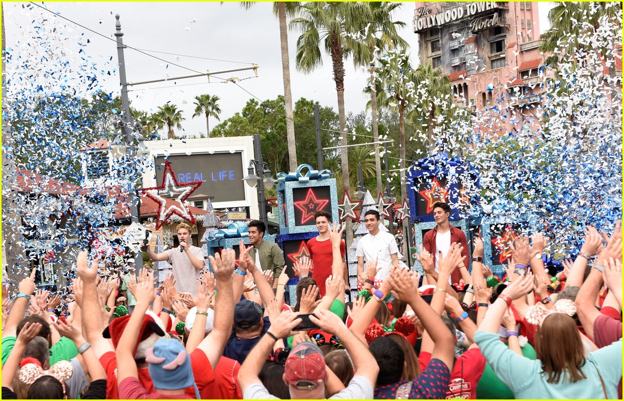 Everything to Know About Disney's Christmas Special! | Photo 1129772 ...