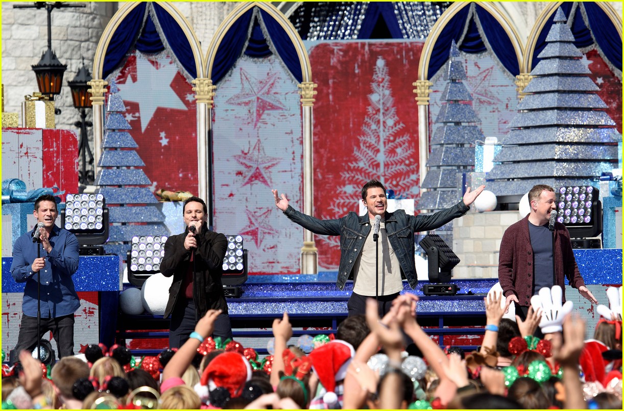 Everything to Know About Disney's Christmas Special! | Photo 1129775 ...