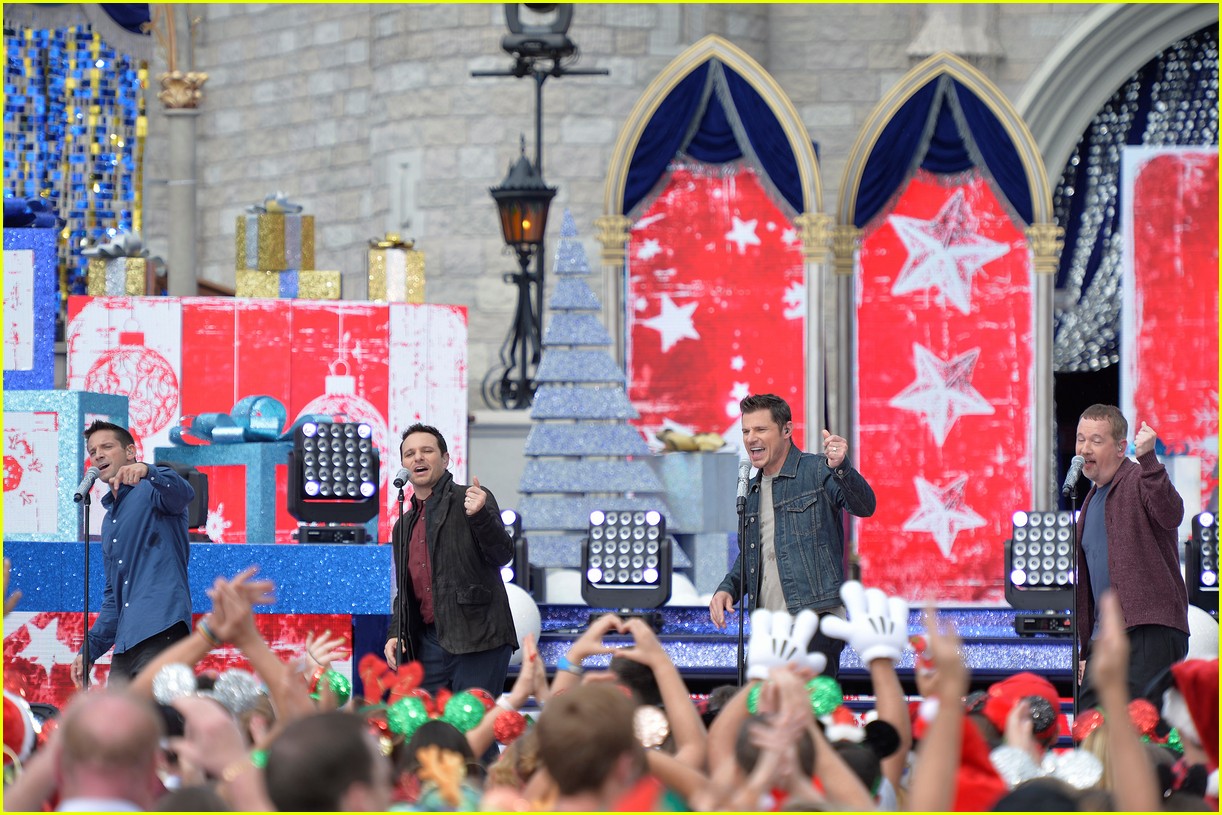 Everything to Know About Disney's Christmas Special! | Photo 1129791 ...