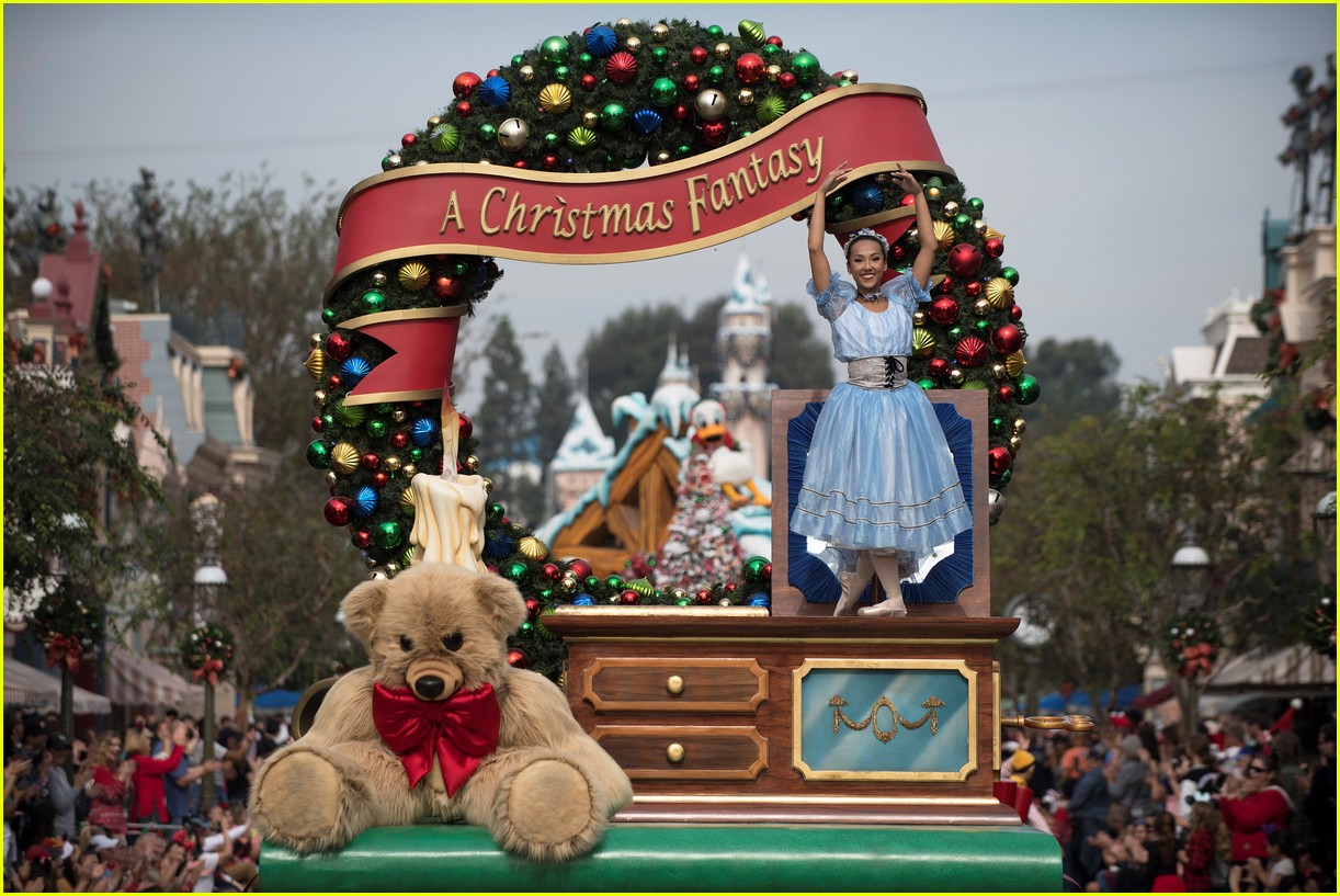 Everything to Know About Disney's Christmas Special! | Photo 1129797 ...