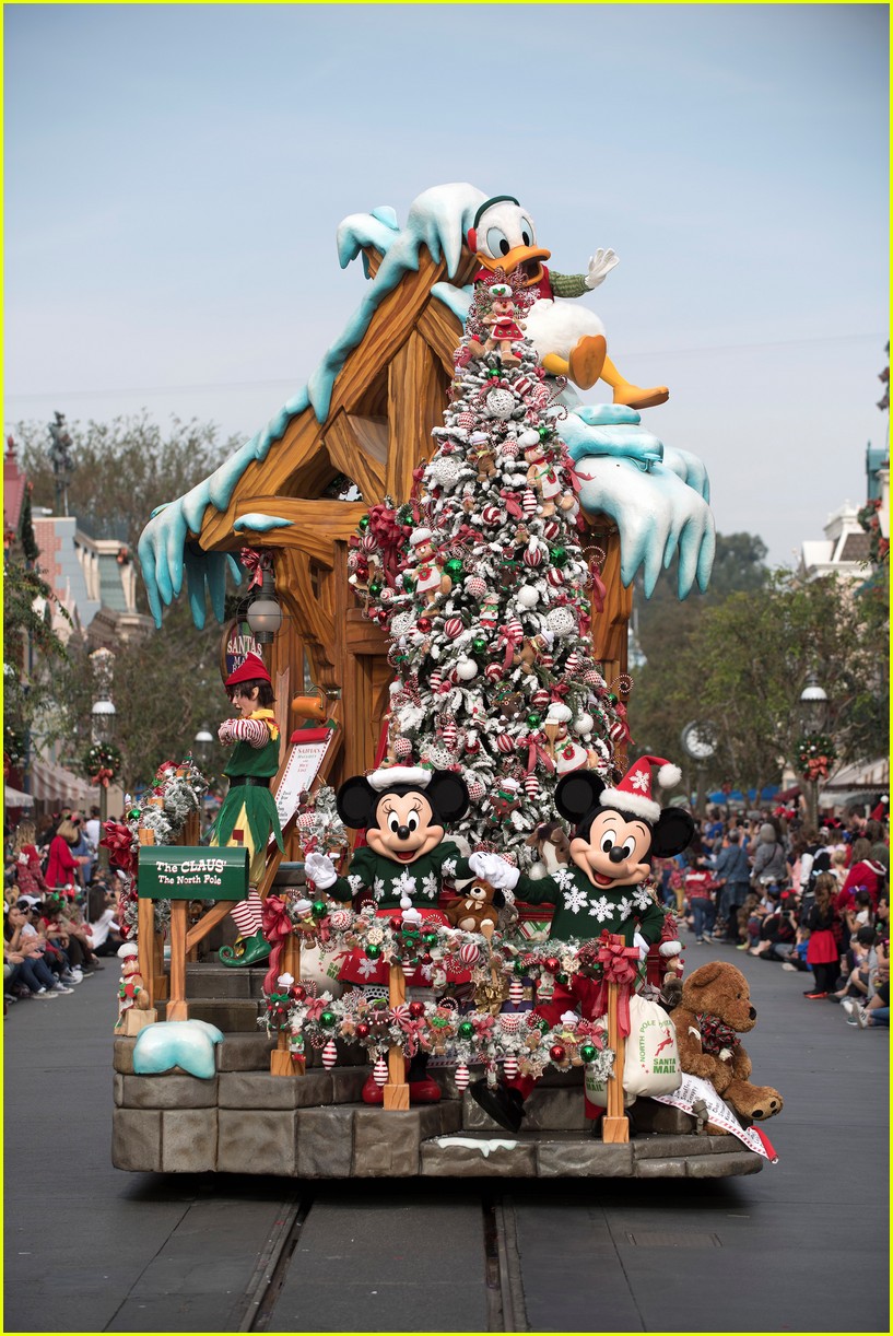 Everything to Know About Disney's Christmas Special! | Photo 1129798 ...