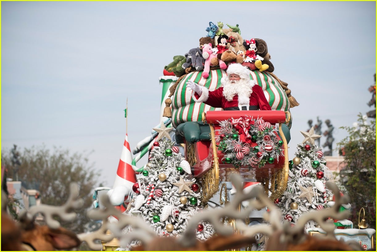 Everything to Know About Disney's Christmas Special! | Photo 1129801 ...