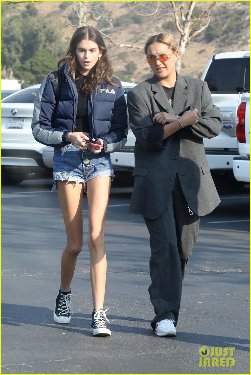 Full Sized Photo of kaia gerber rocks short shorts for afternoon outing ... Full Sized Photo of kaia gerber rocks short shorts for afternoon outing ...