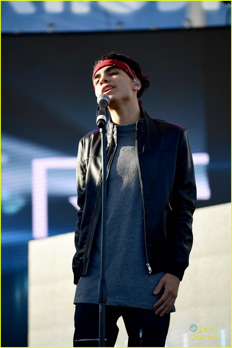 In Real Life Drop 'Eyes Closed' Acoustic Just Before Jingle Ball LA ...