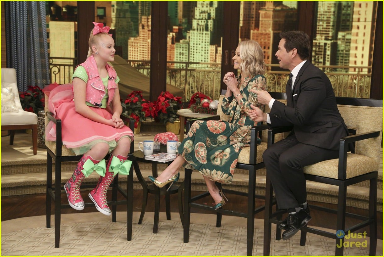 JoJo Siwa Wears Bright Pink To Two Appearances in NYC | Photo 1129399 ...
