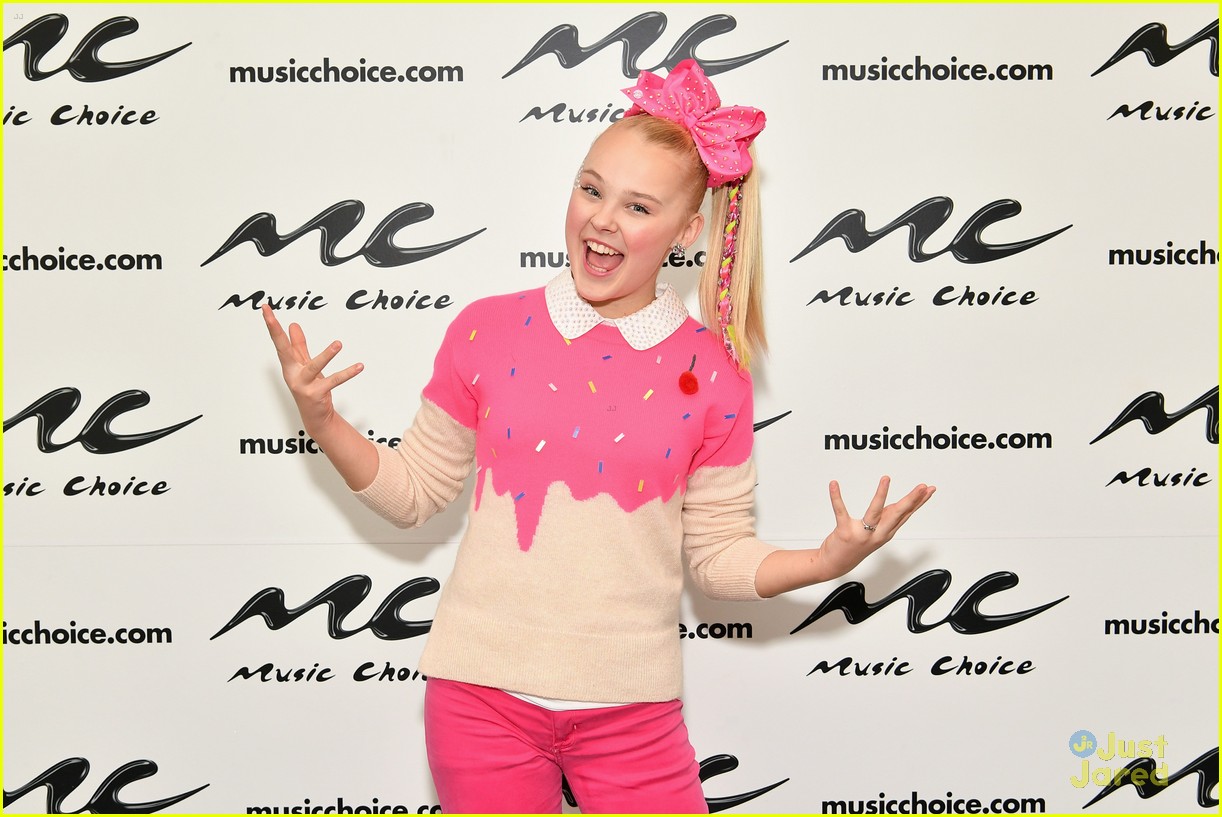 JoJo Siwa Wears Bright Pink To Two Appearances in NYC | Photo 1129403 ...