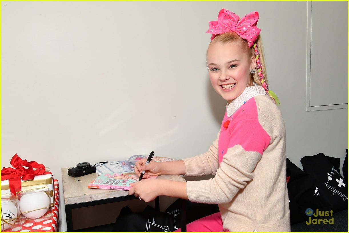JoJo Siwa Wears Bright Pink To Two Appearances in NYC | Photo 1129406 ...