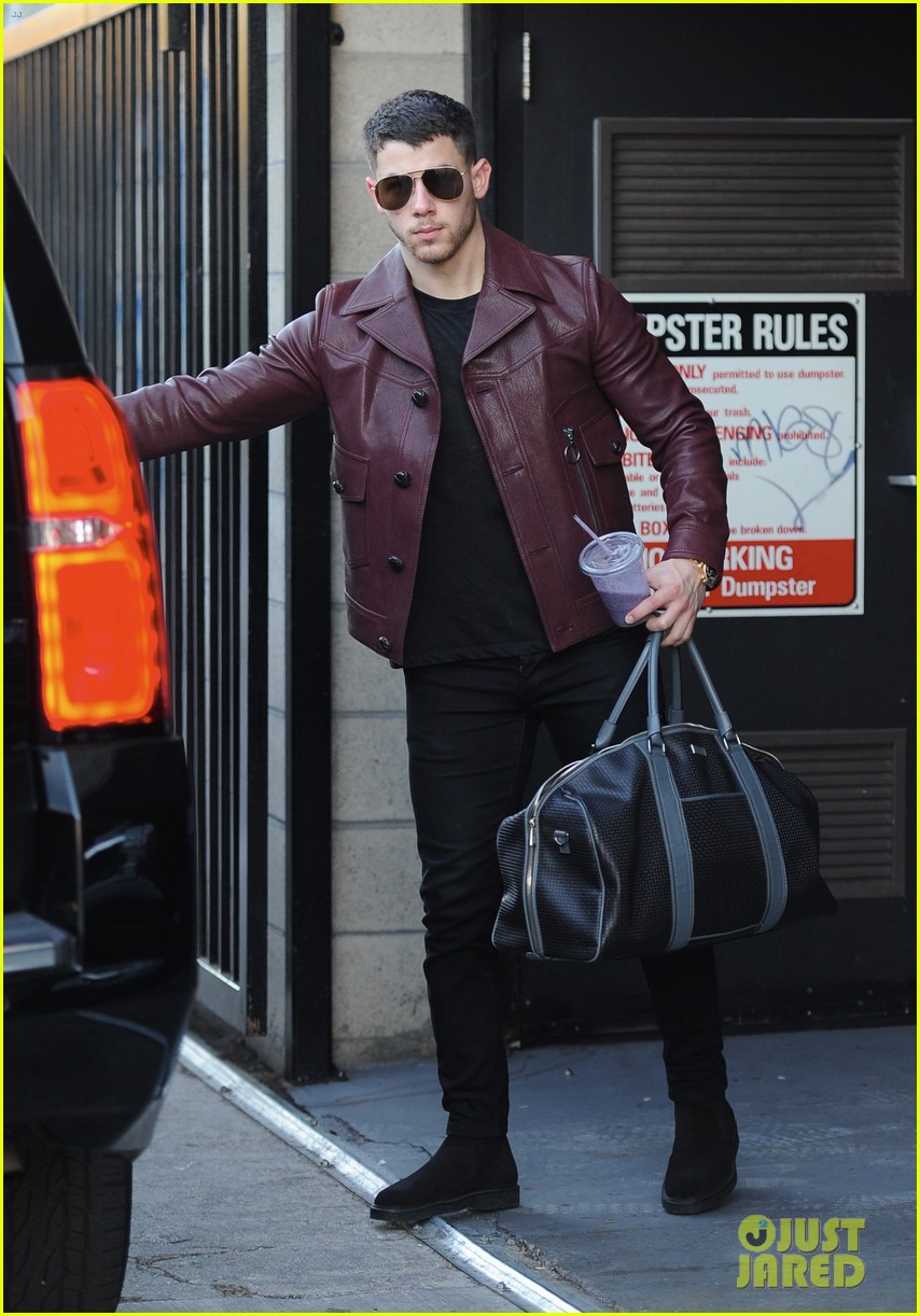 Nick Jonas' Muscles Look So Buff Even Before His Workout! | Photo ...