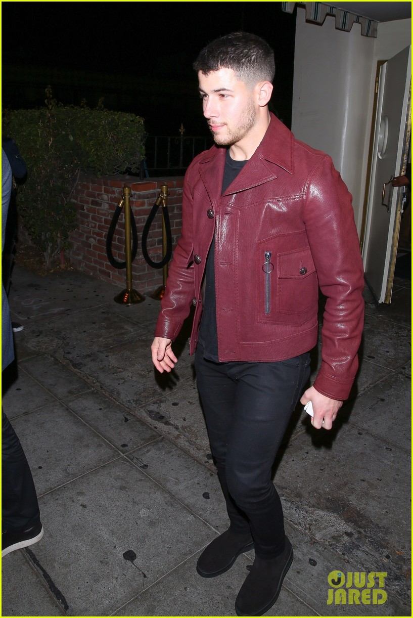 Nick Jonas' Muscles Look So Buff Even Before His Workout! | Photo ...