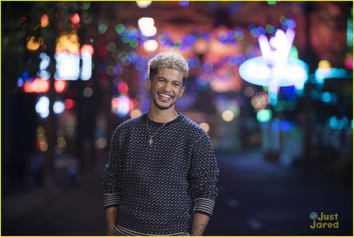 Jordan Fisher & Sofia Carson Team Up For 'Decorating Disney: Holiday ...