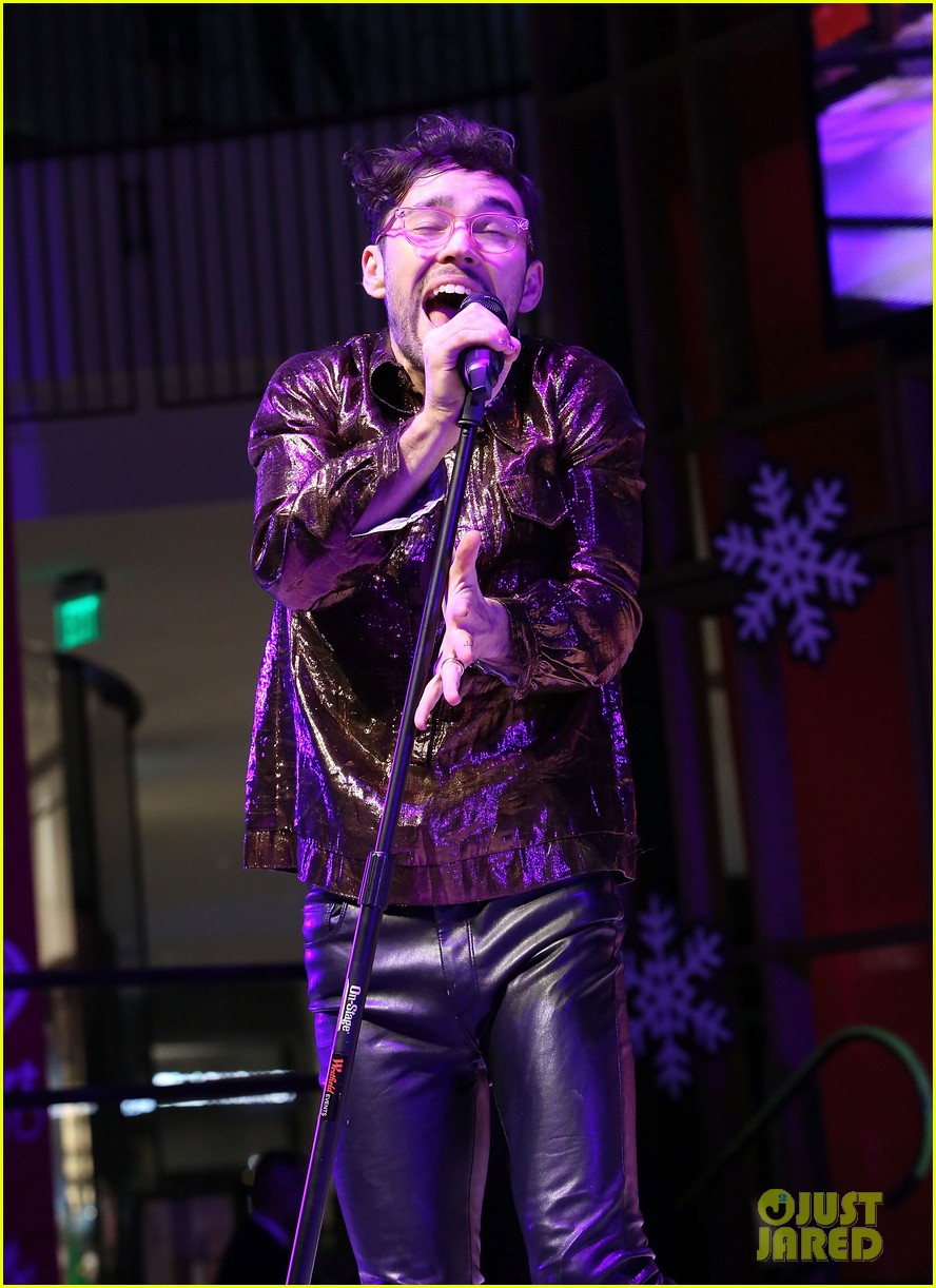 MAX Performs Last Show of 2017 at Westfield Century City Holiday ...