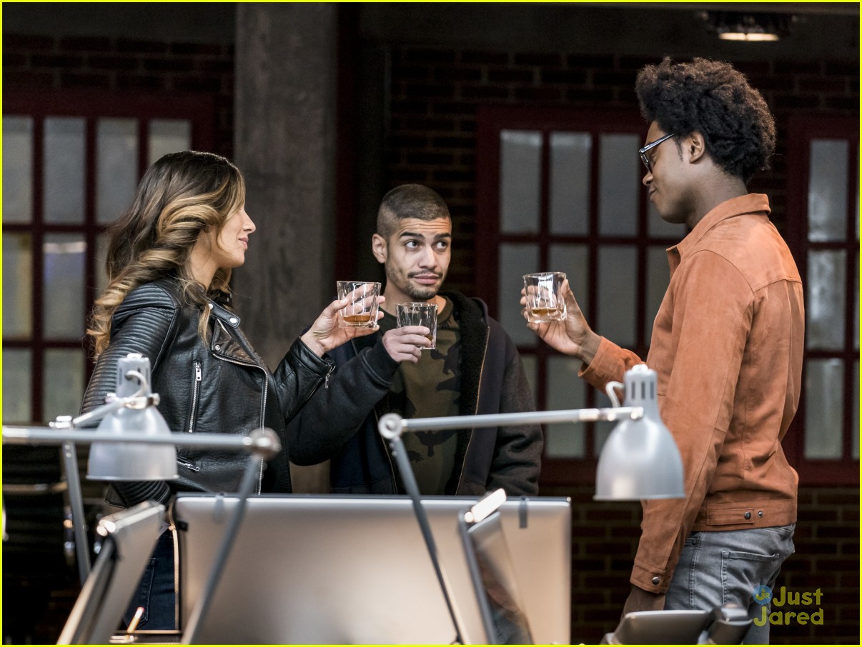 'Arrow's Echo Kellum Previews Team Split on Winter Return Tonight ...