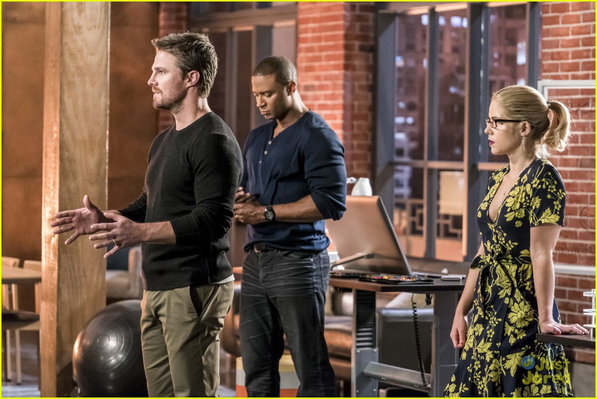 'Arrow's Echo Kellum Previews Team Split on Winter Return Tonight ...